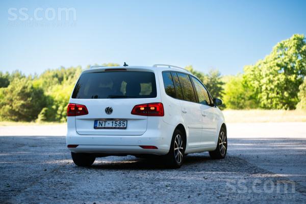 Balts Volkswagen Touran 2013 Liepāja, ar dzinēja tilpumu 2.00 L un nobraukumu 410 tūkst. km par 5750 €, foto 2 vietnē AUTOMOTO.COM.LV