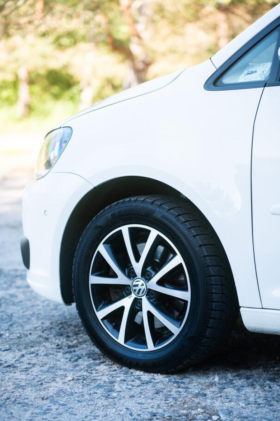 Balts Volkswagen Touran 2013 Liepāja, ar dzinēja tilpumu 2.00 L un nobraukumu 410 tūkst. km par 5750 €, foto 4 vietnē AUTOMOTO.COM.LV