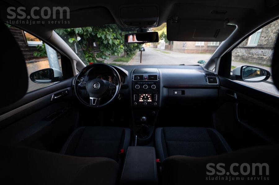 Balts Volkswagen Touran 2013 Liepāja, ar dzinēja tilpumu 2.00 L un nobraukumu 410 tūkst. km par 5750 €, foto 9 vietnē AUTOMOTO.COM.LV