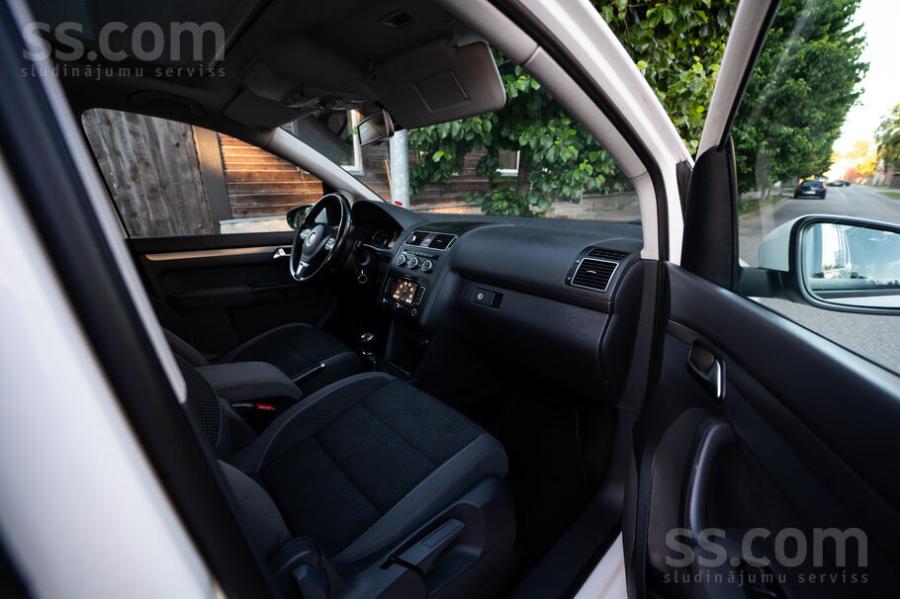 Balts Volkswagen Touran 2013 Liepāja, ar dzinēja tilpumu 2.00 L un nobraukumu 410 tūkst. km par 5750 €, foto 10 vietnē AUTOMOTO.COM.LV