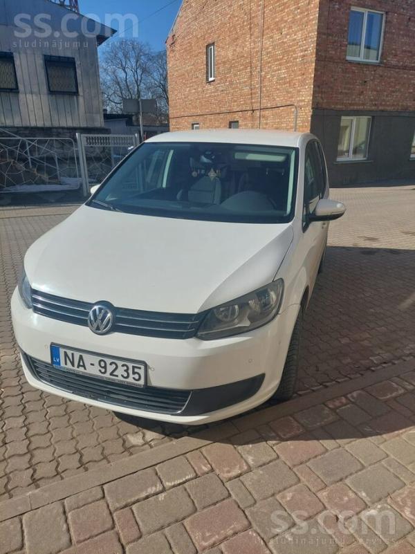 Balts Volkswagen Touran 2013 Ludza, ar dzinēja tilpumu 2.00 L un nobraukumu 301 tūkst. km par 5000 €, foto 1 vietnē AUTOMOTO.COM.LV