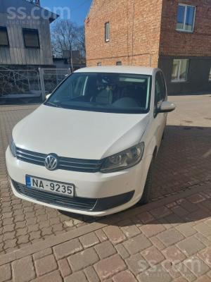 White Volkswagen Touran 2013 in Ludza, with an engine capacity of 2.00 L and mileage of 301 thousand km for 5000 €, photo  on AUTOMOTO.COM.LV