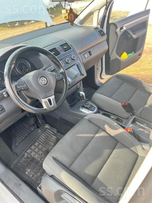 Balts Volkswagen Touran 2013 Ludza, ar dzinēja tilpumu 2.00 L un nobraukumu 301 tūkst. km par 5000 €, foto 7 vietnē AUTOMOTO.COM.LV