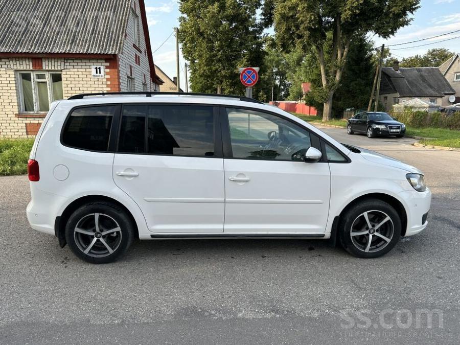 White Volkswagen Touran 2013 in Daugavpils, with an engine capacity of 1.40 L and mileage of 0 thousand km for 4550 €, photo 5 on AUTOMOTO.COM.LV