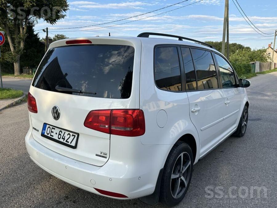 White Volkswagen Touran 2013 in Daugavpils, with an engine capacity of 1.40 L and mileage of 0 thousand km for 4550 €, photo 6 on AUTOMOTO.COM.LV