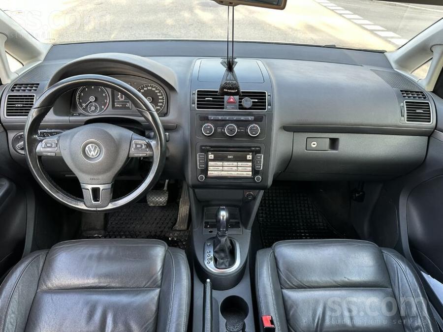 White Volkswagen Touran 2013 in Daugavpils, with an engine capacity of 1.40 L and mileage of 0 thousand km for 4550 €, photo 14 on AUTOMOTO.COM.LV