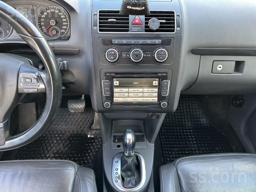 White Volkswagen Touran 2013 in Daugavpils, with an engine capacity of 1.40 L and mileage of 0 thousand km for 4550 €, photo 15 on AUTOMOTO.COM.LV
