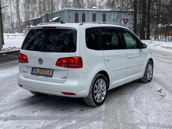 Balts Volkswagen Touran 2014 Rīga, ar dzinēja tilpumu 1.60 L un nobraukumu 0 tūkst. km par 5499 €, foto 5 vietnē AUTOMOTO.COM.LV
