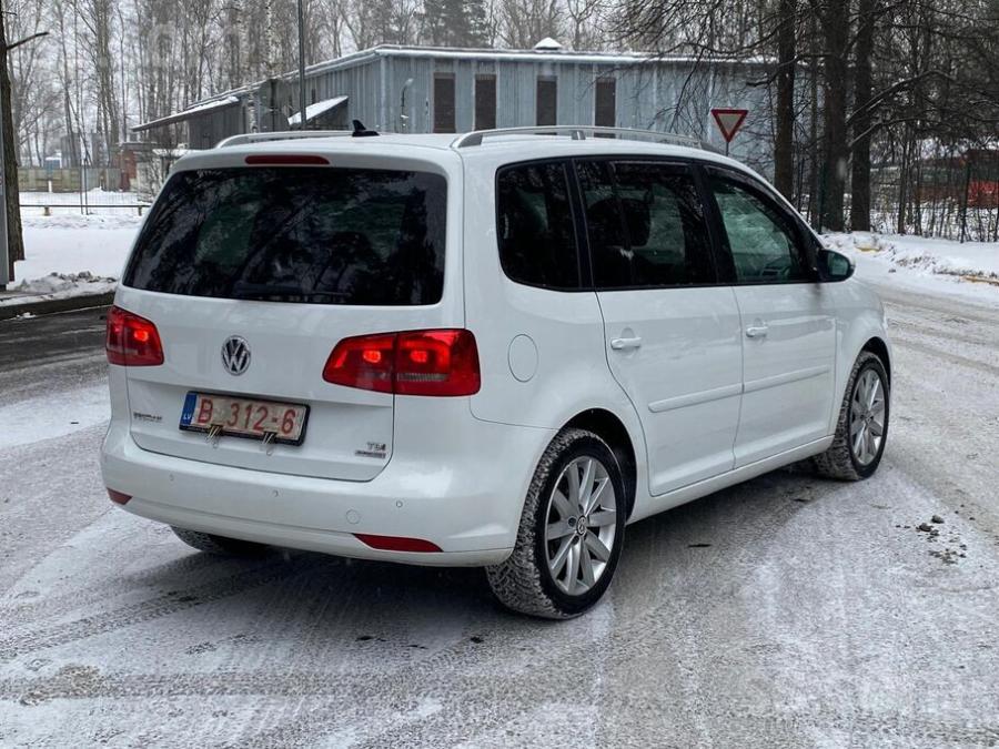 Balts Volkswagen Touran 2014 Rīga, ar dzinēja tilpumu 1.60 L un nobraukumu 0 tūkst. km par 5499 €, foto 5 vietnē AUTOMOTO.COM.LV