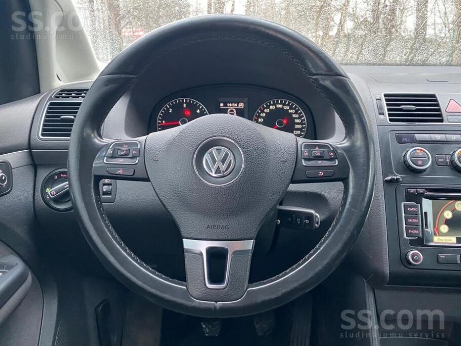 Balts Volkswagen Touran 2014 Rīga, ar dzinēja tilpumu 1.60 L un nobraukumu 0 tūkst. km par 5499 €, foto 10 vietnē AUTOMOTO.COM.LV