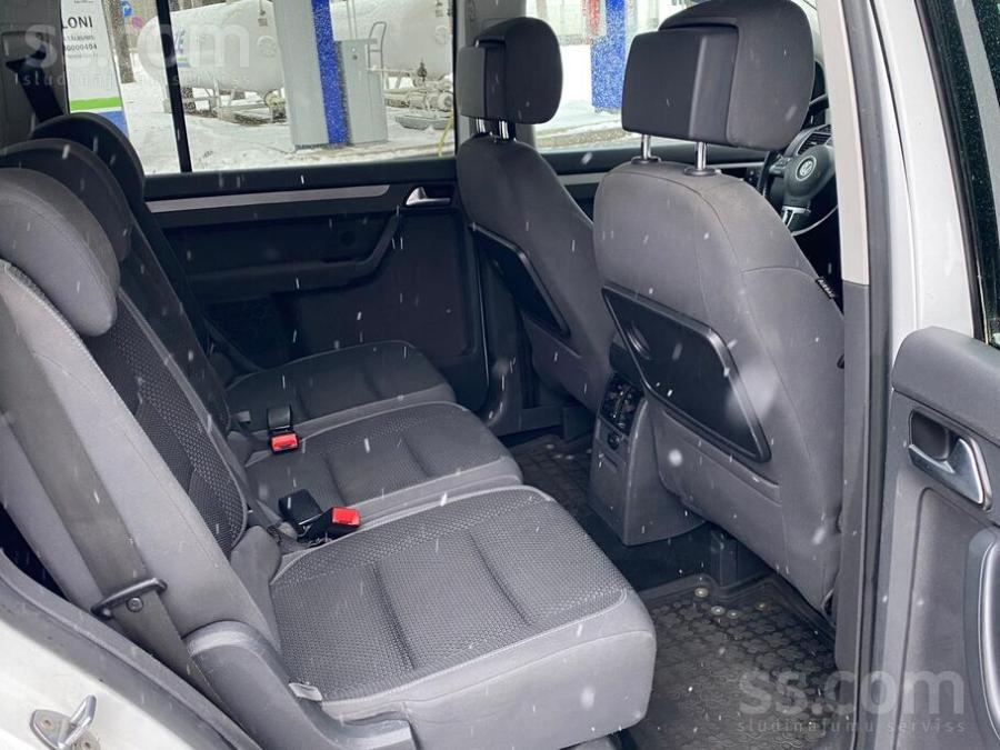 Balts Volkswagen Touran 2014 Rīga, ar dzinēja tilpumu 1.60 L un nobraukumu 0 tūkst. km par 5499 €, foto 22 vietnē AUTOMOTO.COM.LV