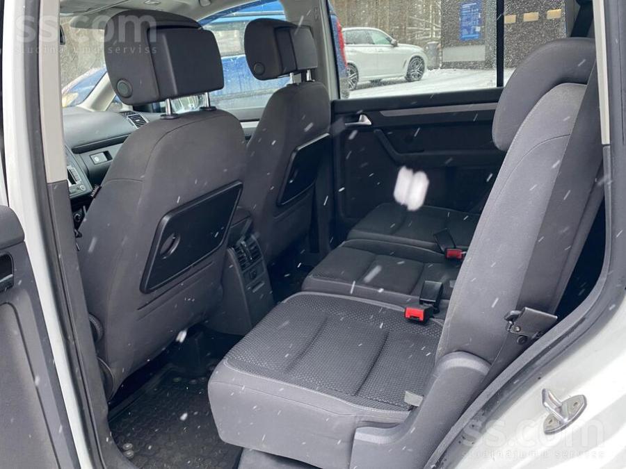 Balts Volkswagen Touran 2014 Rīga, ar dzinēja tilpumu 1.60 L un nobraukumu 0 tūkst. km par 5499 €, foto 24 vietnē AUTOMOTO.COM.LV