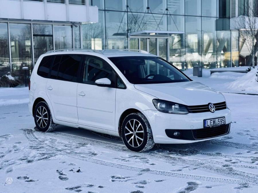Balts Volkswagen Touran 2014 Viļņa, ar dzinēja tilpumu 1.60 L un nobraukumu 265 tūkst. km par 6650 €, foto 2 vietnē AUTOMOTO.COM.LV