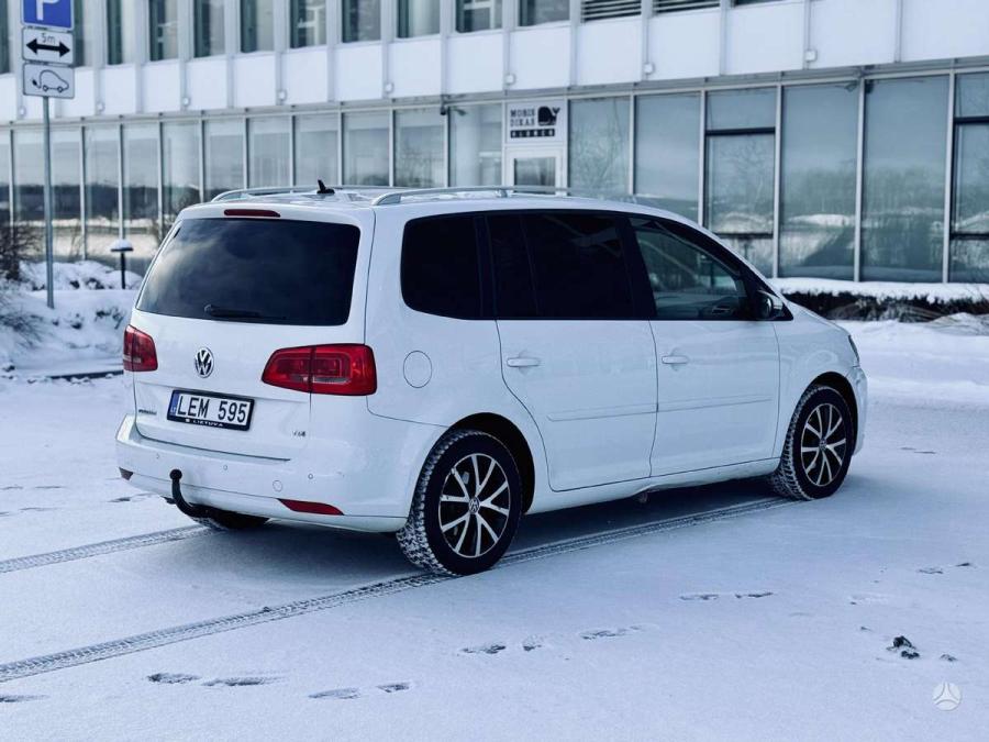Balts Volkswagen Touran 2014 Viļņa, ar dzinēja tilpumu 1.60 L un nobraukumu 265 tūkst. km par 6650 €, foto 4 vietnē AUTOMOTO.COM.LV