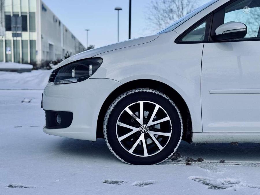 Balts Volkswagen Touran 2014 Viļņa, ar dzinēja tilpumu 1.60 L un nobraukumu 265 tūkst. km par 6650 €, foto 11 vietnē AUTOMOTO.COM.LV