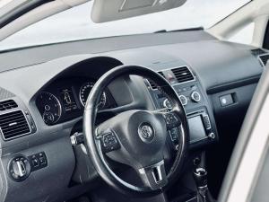 Balts Volkswagen Touran 2014 Viļņa, ar dzinēja tilpumu 1.60 L un nobraukumu 265 tūkst. km par 6650 €, foto 19 vietnē AUTOMOTO.COM.LV