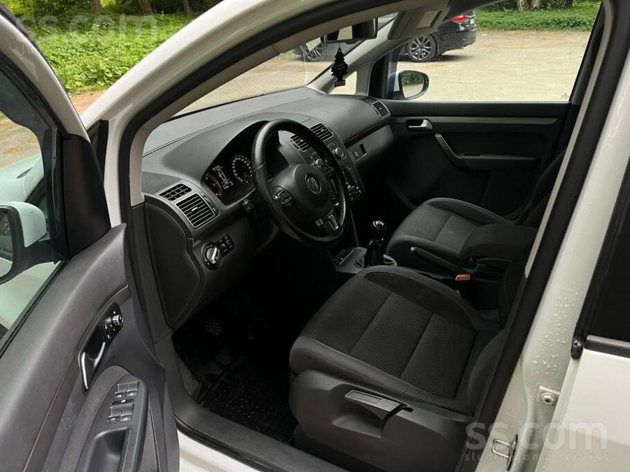 Balts Volkswagen Touran 2014 Rīga, ar dzinēja tilpumu 1.60 L un nobraukumu 0 tūkst. km par 4799 €, foto 10 vietnē AUTOMOTO.COM.LV