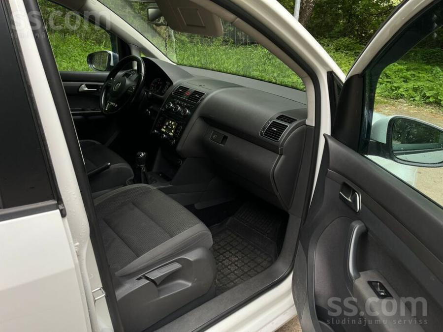 Balts Volkswagen Touran 2014 Rīga, ar dzinēja tilpumu 1.60 L un nobraukumu 0 tūkst. km par 4799 €, foto 20 vietnē AUTOMOTO.COM.LV