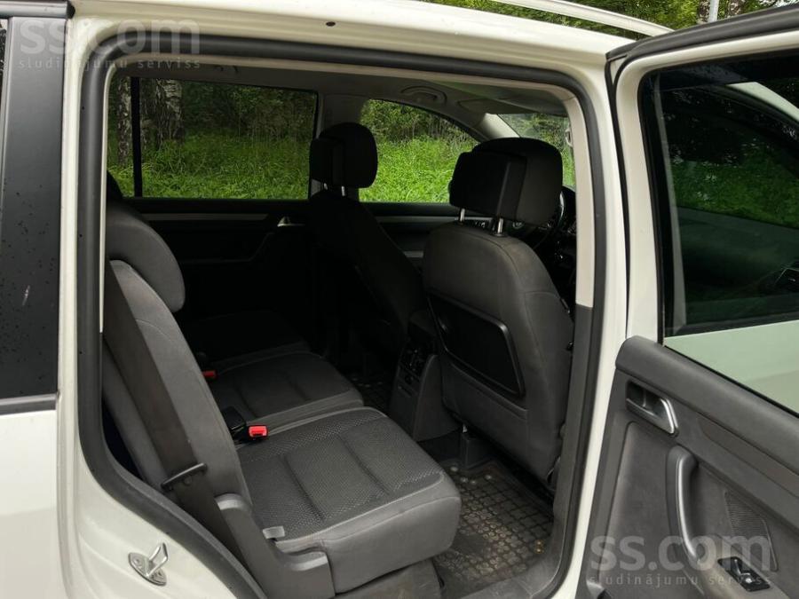 Balts Volkswagen Touran 2014 Rīga, ar dzinēja tilpumu 1.60 L un nobraukumu 0 tūkst. km par 4799 €, foto 21 vietnē AUTOMOTO.COM.LV