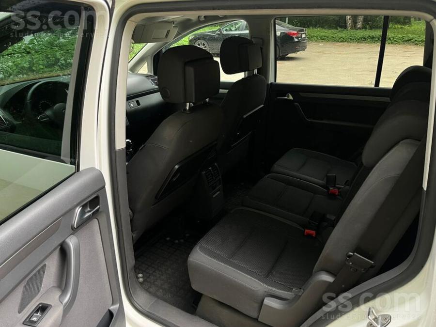 Balts Volkswagen Touran 2014 Rīga, ar dzinēja tilpumu 1.60 L un nobraukumu 0 tūkst. km par 4799 €, foto 23 vietnē AUTOMOTO.COM.LV