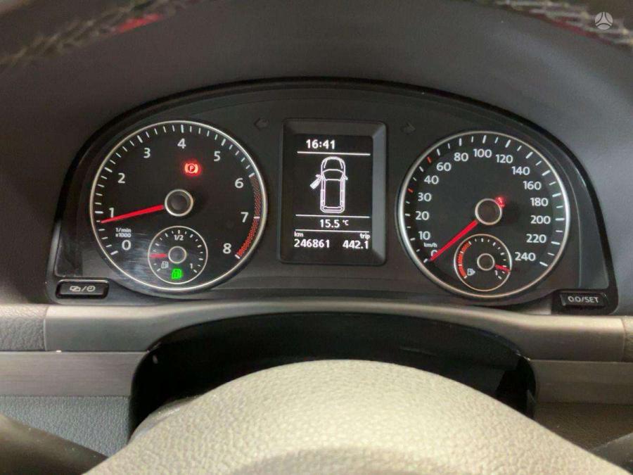 White Volkswagen Touran 2014 in Vilnius, with an engine capacity of 1.39 L and mileage of 247 thousand km for 7745 €, photo 9 on AUTOMOTO.COM.LV