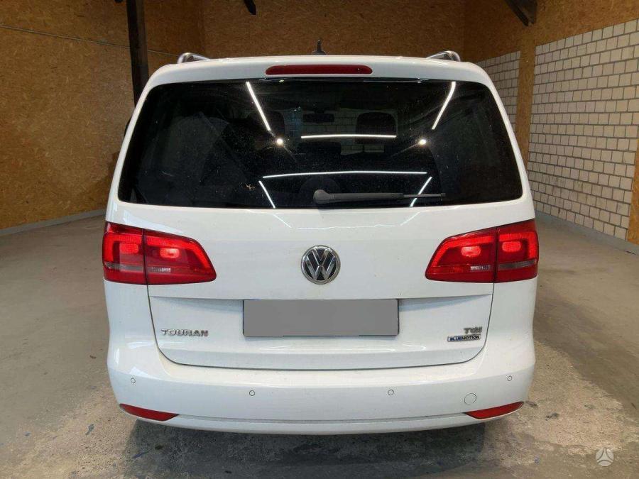 White Volkswagen Touran 2014 in Vilnius, with an engine capacity of 1.39 L and mileage of 247 thousand km for 7745 €, photo 12 on AUTOMOTO.COM.LV