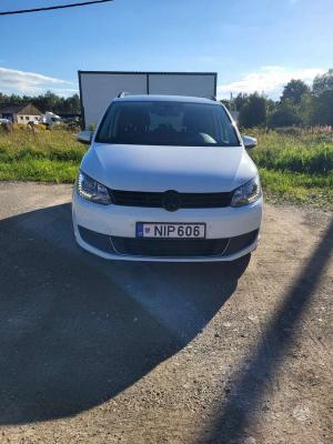 White Volkswagen Touran 2014 in Vilnius, with an engine capacity of 1.60 L and mileage of 255 thousand km for 6100 €, photo 5 on AUTOMOTO.COM.LV