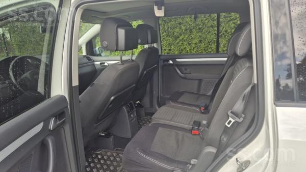 White Volkswagen Touran 2014 in Valmiera, with an engine capacity of 2.00 L and mileage of 240 thousand km for 5200 €, photo 5 on AUTOMOTO.COM.LV