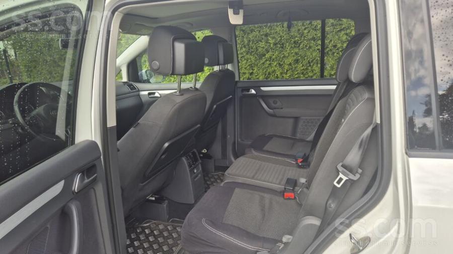 Balts Volkswagen Touran 2014 Valmiera, ar dzinēja tilpumu 2.00 L un nobraukumu 240 tūkst. km par 5200 €, foto 5 vietnē AUTOMOTO.COM.LV