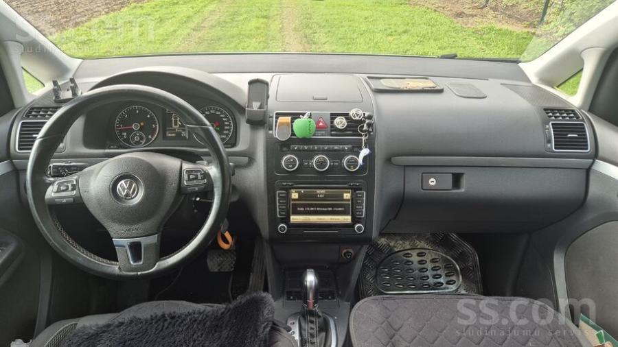 Balts Volkswagen Touran 2014 Valmiera, ar dzinēja tilpumu 2.00 L un nobraukumu 240 tūkst. km par 5200 €, foto 6 vietnē AUTOMOTO.COM.LV