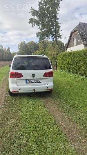 Balts Volkswagen Touran 2014 Valmiera, ar dzinēja tilpumu 2.00 L un nobraukumu 240 tūkst. km par 5200 €, foto 8 vietnē AUTOMOTO.COM.LV