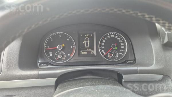 White Volkswagen Touran 2014 in Valmiera, with an engine capacity of 2.00 L and mileage of 240 thousand km for 5200 €, photo 9 on AUTOMOTO.COM.LV