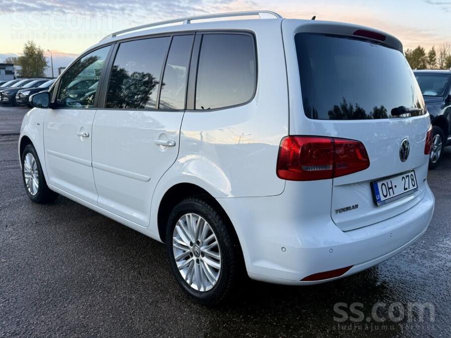 White Volkswagen Touran 2015 in Riga, with an engine capacity of 1.60 L and mileage of 0 thousand km for 6750 €, photo 4 on AUTOMOTO.COM.LV