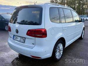 White Volkswagen Touran 2015 in Riga, with an engine capacity of 1.60 L and mileage of 0 thousand km for 6750 €, photo 5 on AUTOMOTO.COM.LV