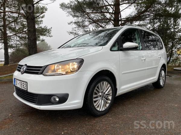 White Volkswagen Touran 2015 in Cesis, with an engine capacity of 1.20 L and mileage of 256 thousand km for 7300 €, photo 1 on AUTOMOTO.COM.LV