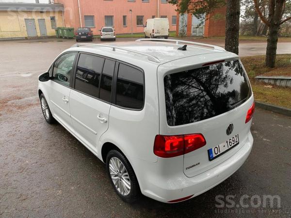 White Volkswagen Touran 2015 in Cesis, with an engine capacity of 1.20 L and mileage of 256 thousand km for 7300 €, photo 7 on AUTOMOTO.COM.LV