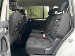 Balts Volkswagen Touran 2015 Cēsis, ar dzinēja tilpumu 1.20 L un nobraukumu 256 tūkst. km par 7300 €, foto 23 vietnē AUTOMOTO.COM.LV