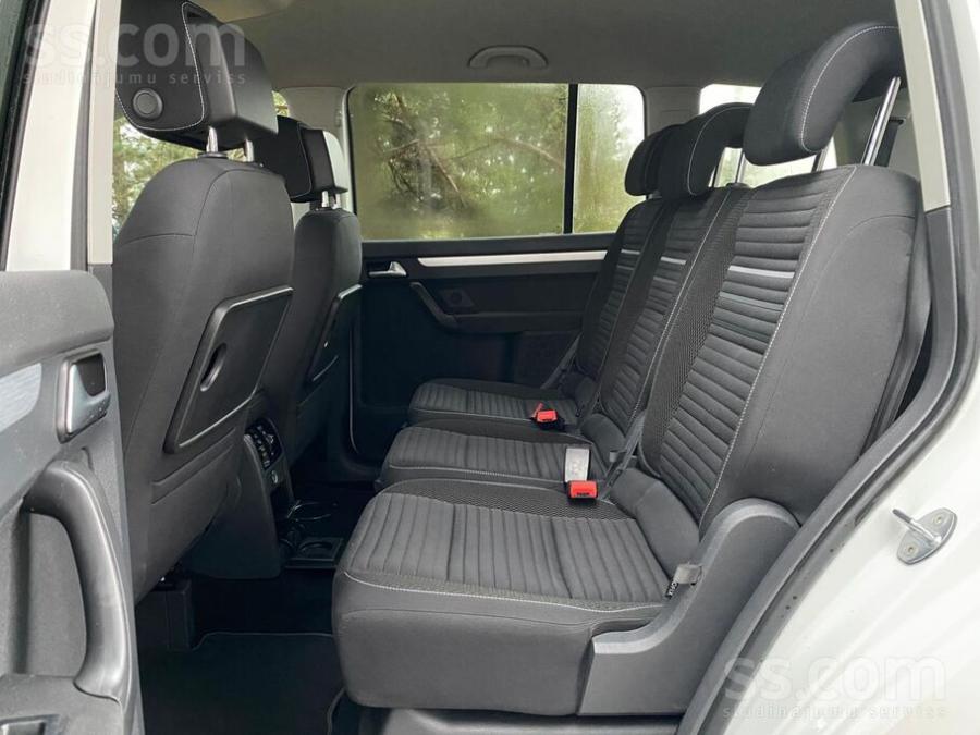 Balts Volkswagen Touran 2015 Cēsis, ar dzinēja tilpumu 1.20 L un nobraukumu 256 tūkst. km par 7300 €, foto 23 vietnē AUTOMOTO.COM.LV