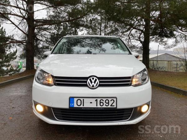 Balts Volkswagen Touran 2015 Cēsis, ar dzinēja tilpumu 1.20 L un nobraukumu 256 tūkst. km par 7200 €, foto 5 vietnē AUTOMOTO.COM.LV