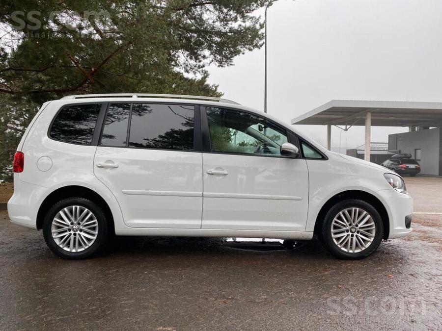White Volkswagen Touran 2015 in Cesis, with an engine capacity of 1.20 L and mileage of 256 thousand km for 7200 €, photo 11 on AUTOMOTO.COM.LV
