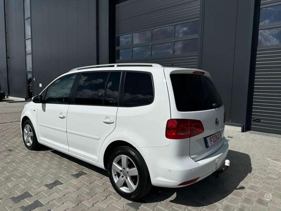 Белый Фольксваген Туран 2015 в Клайпеда, объемом двигателя 1.60 л и пробегом 301 тыс. км за 6900 €, фото 6 на AUTOMOTO.COM.LV