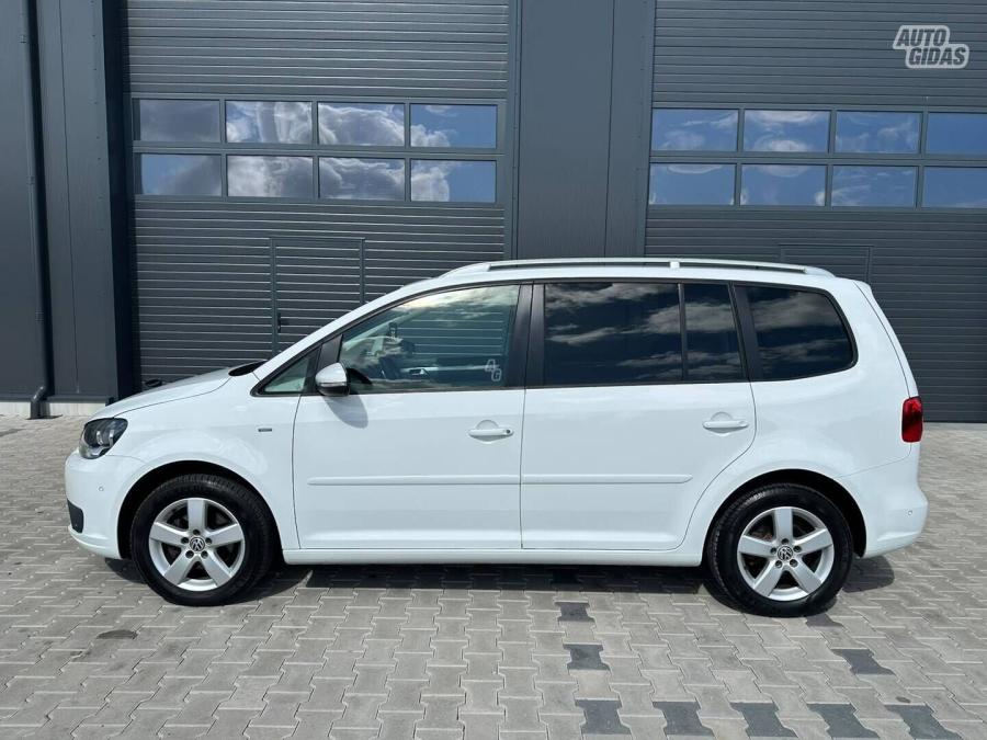 Balts Volkswagen Touran 2015 Klaipėda, ar dzinēja tilpumu 1.60 L un nobraukumu 301 tūkst. km par 6900 €, foto 4 vietnē AUTOMOTO.COM.LV