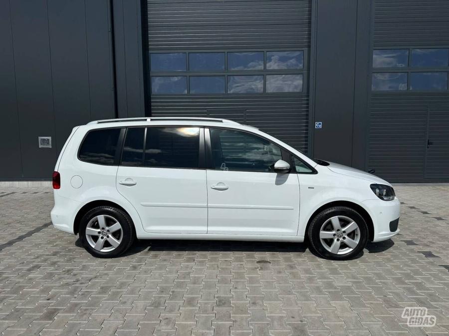 Balts Volkswagen Touran 2015 Klaipėda, ar dzinēja tilpumu 1.60 L un nobraukumu 301 tūkst. km par 6900 €, foto 5 vietnē AUTOMOTO.COM.LV