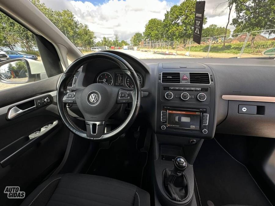 Balts Volkswagen Touran 2015 Klaipėda, ar dzinēja tilpumu 1.60 L un nobraukumu 301 tūkst. km par 6900 €, foto 8 vietnē AUTOMOTO.COM.LV