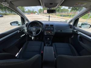 Balts Volkswagen Touran 2015 Klaipėda, ar dzinēja tilpumu 1.60 L un nobraukumu 301 tūkst. km par 6900 €, foto 9 vietnē AUTOMOTO.COM.LV