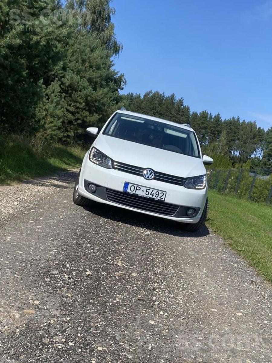 White Volkswagen Touran 2015 in Ogre, with an engine capacity of 2.00 L and mileage of 285 thousand km for 7200 €, photo 1 on AUTOMOTO.COM.LV