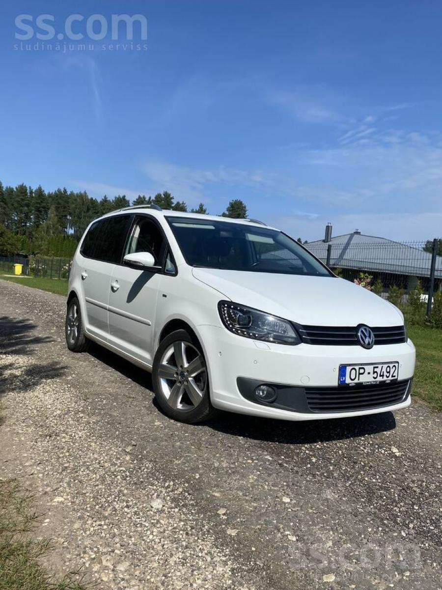 White Volkswagen Touran 2015 in Ogre, with an engine capacity of 2.00 L and mileage of 285 thousand km for 7200 €, photo 3 on AUTOMOTO.COM.LV