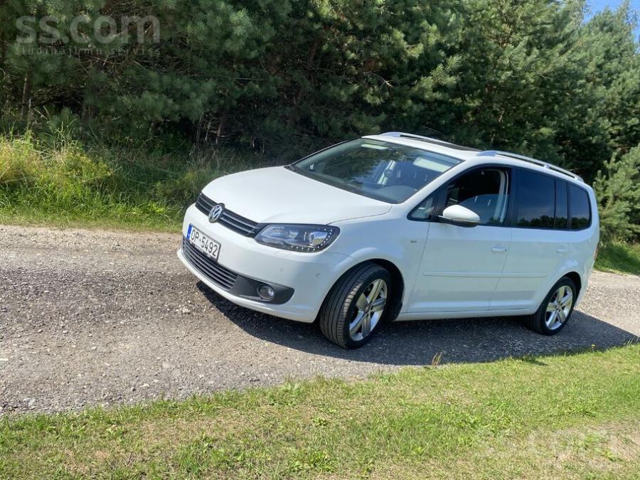 White Volkswagen Touran 2015 in Ogre, with an engine capacity of 2.00 L and mileage of 285 thousand km for 7200 €, photo 4 on AUTOMOTO.COM.LV