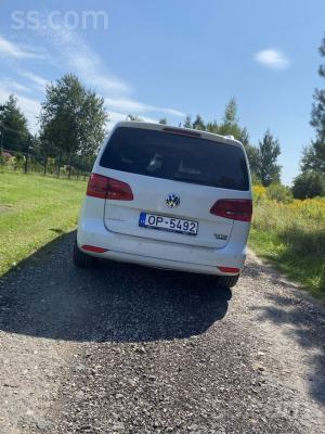 White Volkswagen Touran 2015 in Ogre, with an engine capacity of 2.00 L and mileage of 285 thousand km for 7200 €, photo 5 on AUTOMOTO.COM.LV