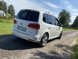 White Volkswagen Touran 2015 in Ogre, with an engine capacity of 2.00 L and mileage of 285 thousand km for 7200 €, photo 6 on AUTOMOTO.COM.LV